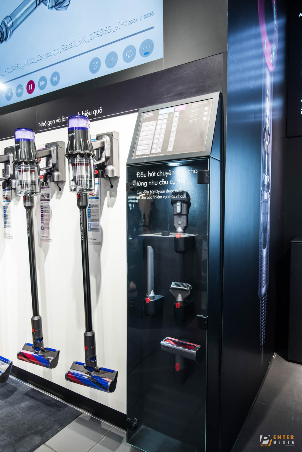 Chụp kiến trúc cửa hàng triển lãm Dyson do MT Production thực hiện